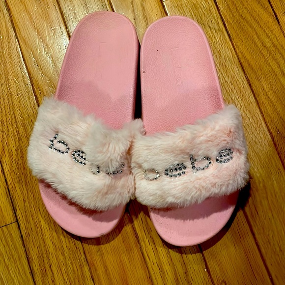 bebe | Shoes | Bebe Furiosa Faux Fur Slides Dusty Pink On Comfy Molded ...